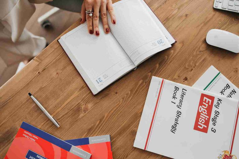 British vs. American English: Key differences – InstaText | Write like ...